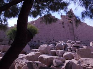 Ramesseum : Visitez le Temple de Millions d’Années de Ramsès II ...