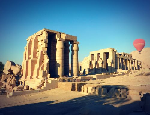 Ramesseum : Visitez le Temple de Millions d’Années de Ramsès II ...